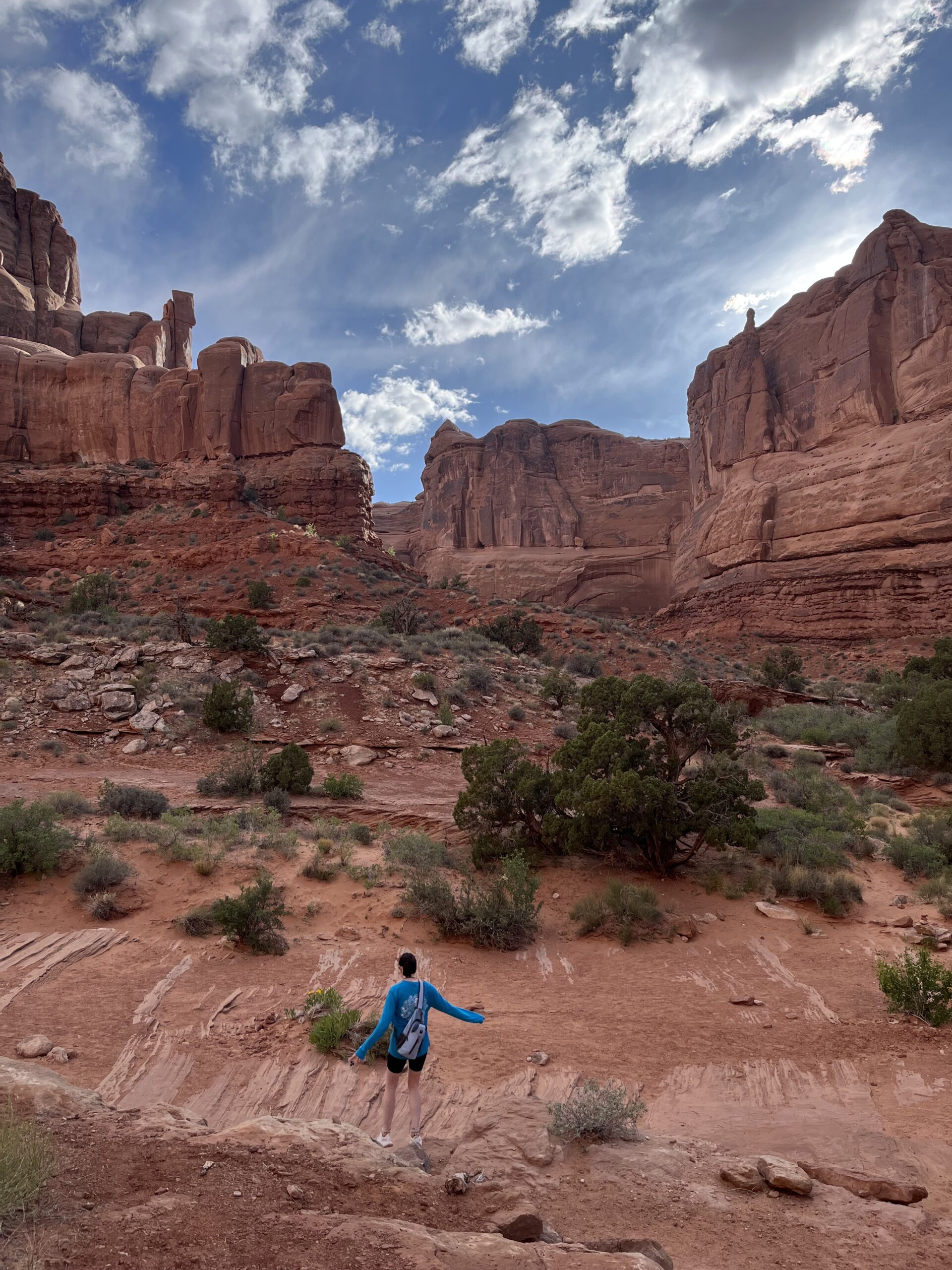 What to Wear When Hiking in the Desert: The Ultimate Guide for the best ...